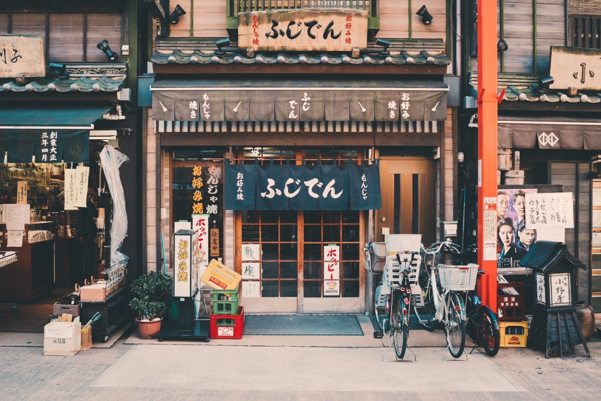 19 Fascinating Facts About Japan (2025 Edition)