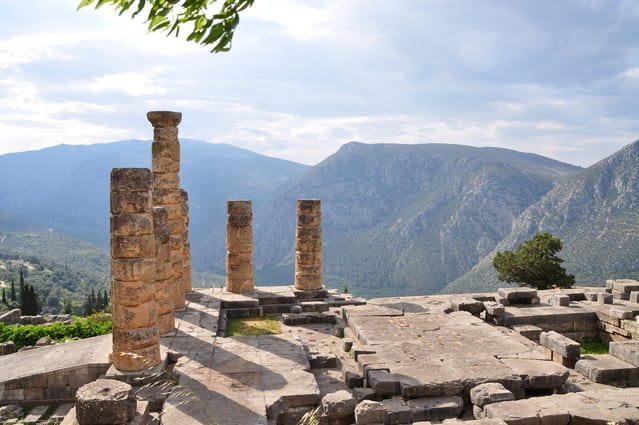 14 Amazing Facts About The Greek God Apollo - Fact City