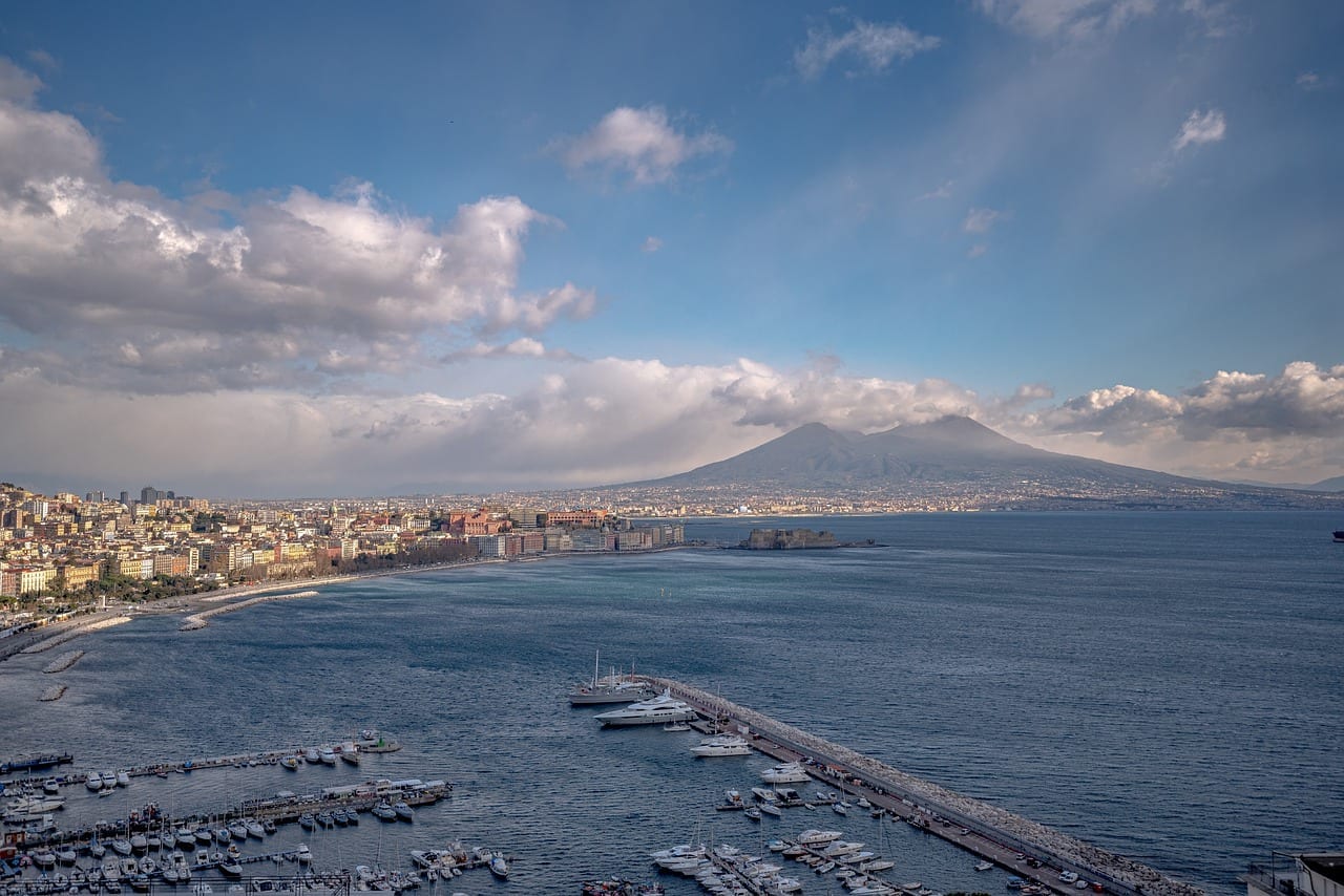 22 Amazing Facts About Naples - Fact City