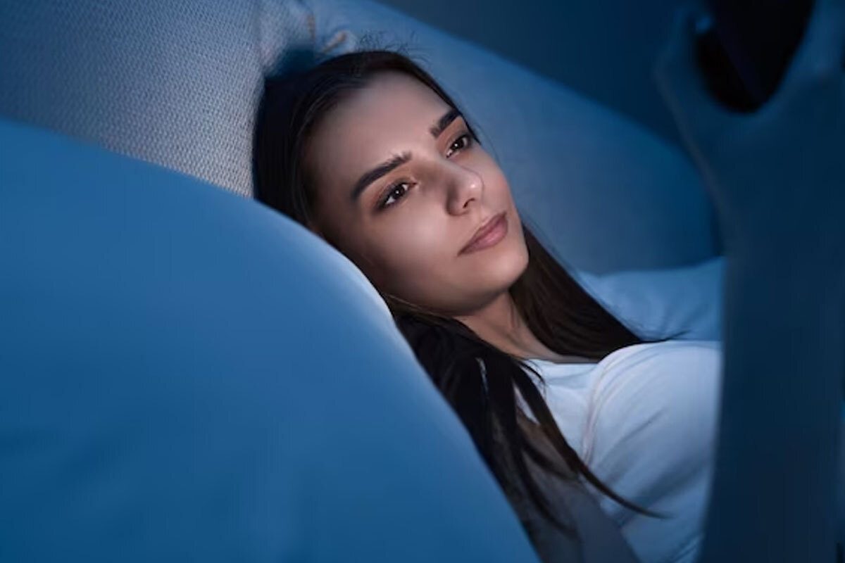 5 Tips & Tricks That Stop Blue Light From Interfering With Your Sleep ...