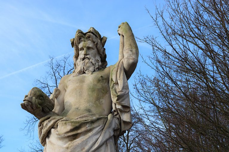 10 Zinger Facts about Zeus - Fact City