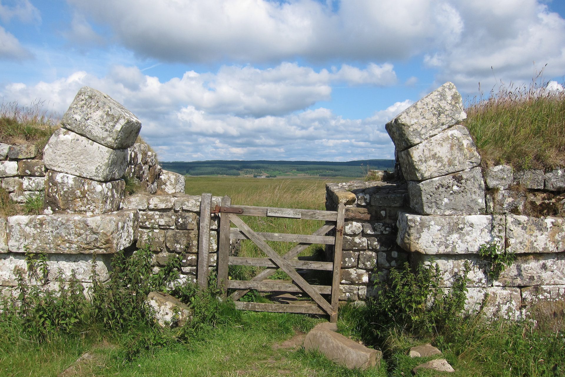 10 Solid Facts about Hadrian’s Wall - Fact City